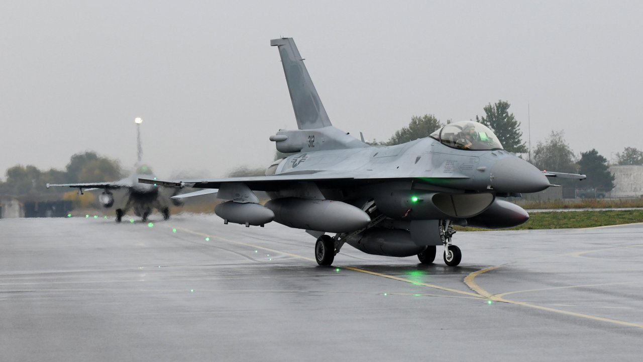 Още два самолета F-16 Block 70 кацнаха в България - Bgonair