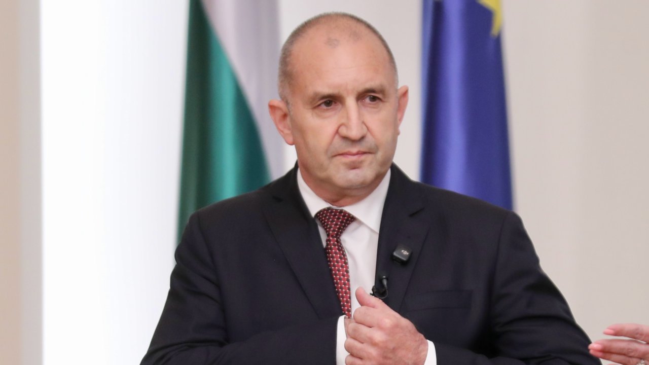 Радев: Думите на Борисов за "Боташ" са като черната пантера от Шумен ...